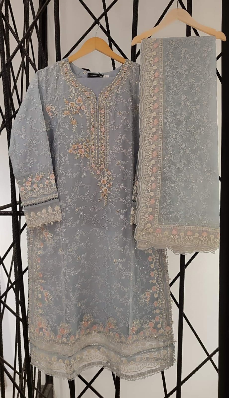 Sadabahar Mahapara vol 09 Luxury Stitched 3PC D-02 – Amees Collection